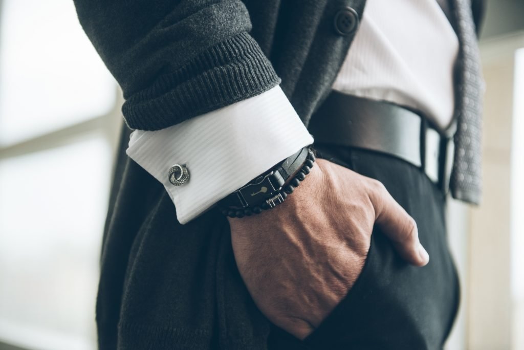 Pulseiras estilosas para usar nos looks de Trabalho – O Cara Fashion