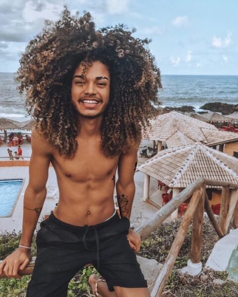 Beleza 2026 42 Cortes de Cabelo Cacheado Masculino (curto, longo e ...
