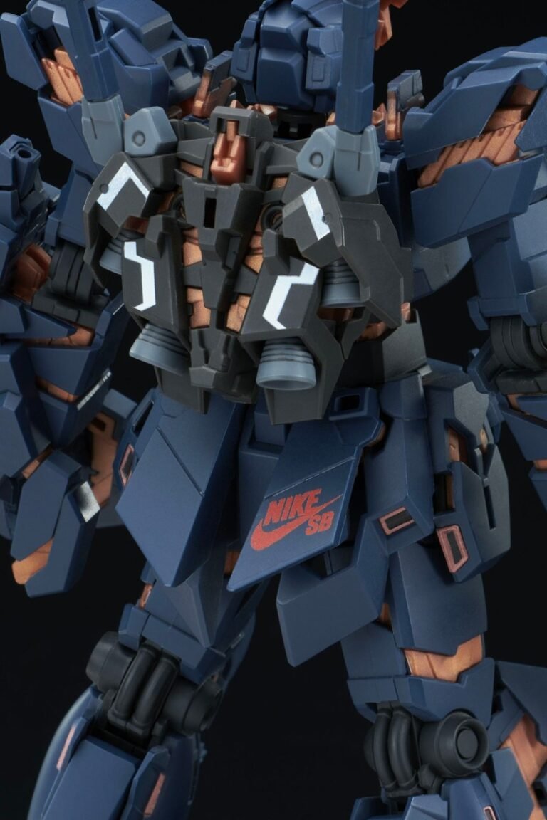 O lançamento do Nike ‘Gundam’ SB Dunk High vai trazer também Bonecos ...