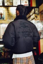 Burberry e Supreme se juntam para nova Collab – O Cara Fashion