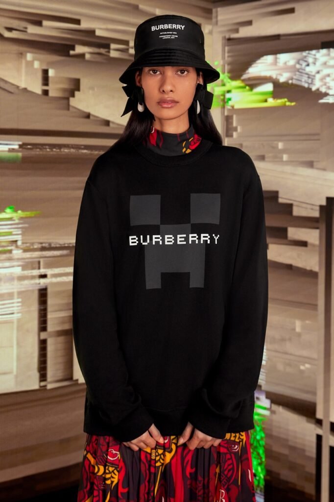 Burberry traz nova collab com a Minecraft na vibe pixelada – O Cara Fashion
