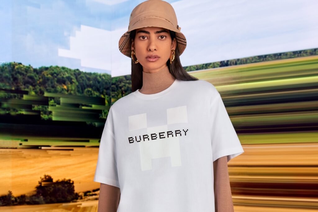 Burberry traz nova collab com a Minecraft na vibe pixelada – O Cara Fashion