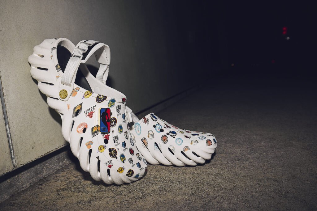 Crocs apresenta primeira collab com a NBA – O Cara Fashion